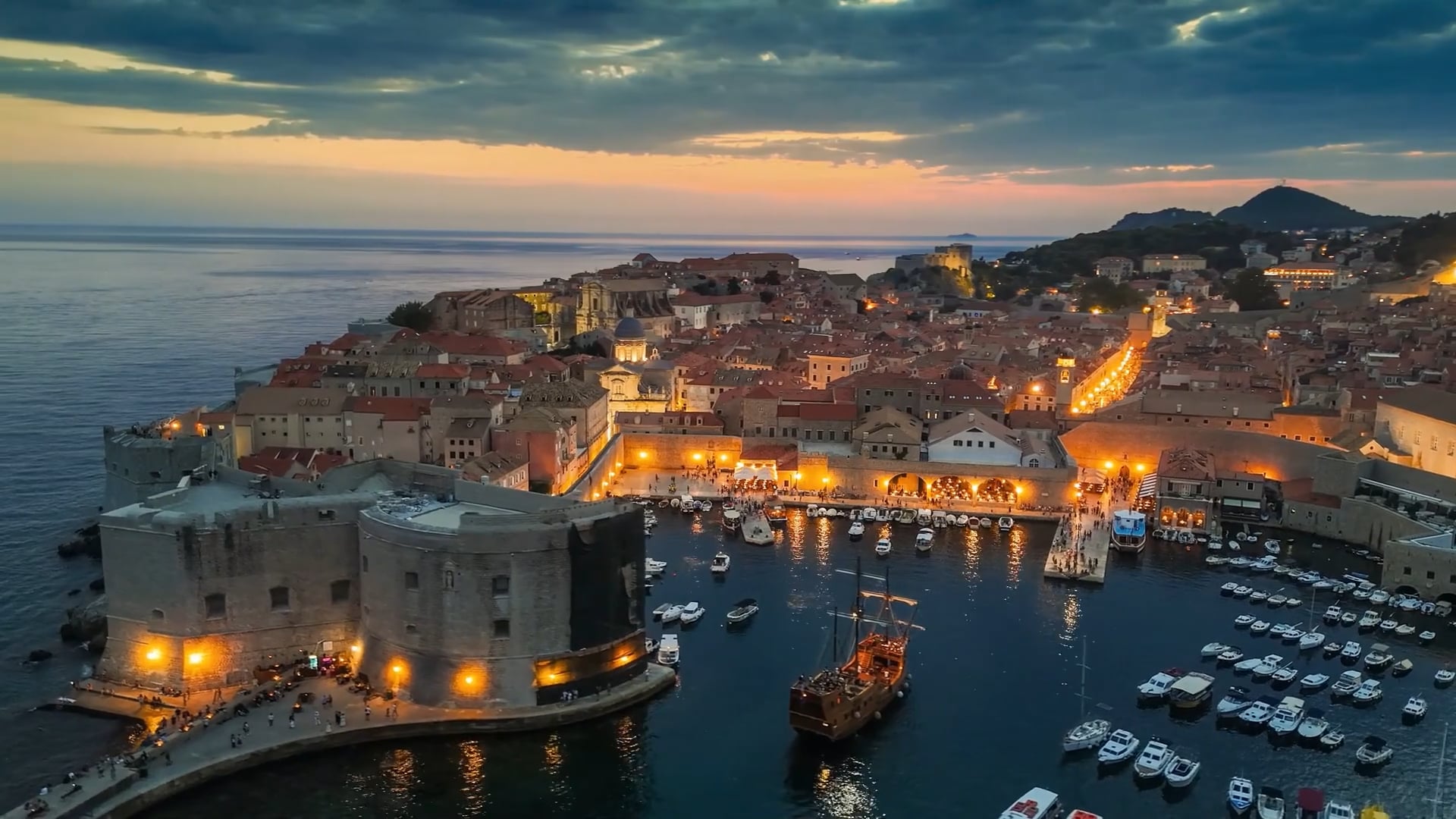 Costa Dálmata: Vuelo con dron sobre Croacia y Montenegro, en el mar ...