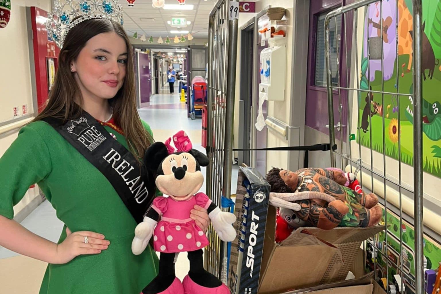Kind-hearted Derry girl Alicia Nash brings Christmas cheer to Derry ...