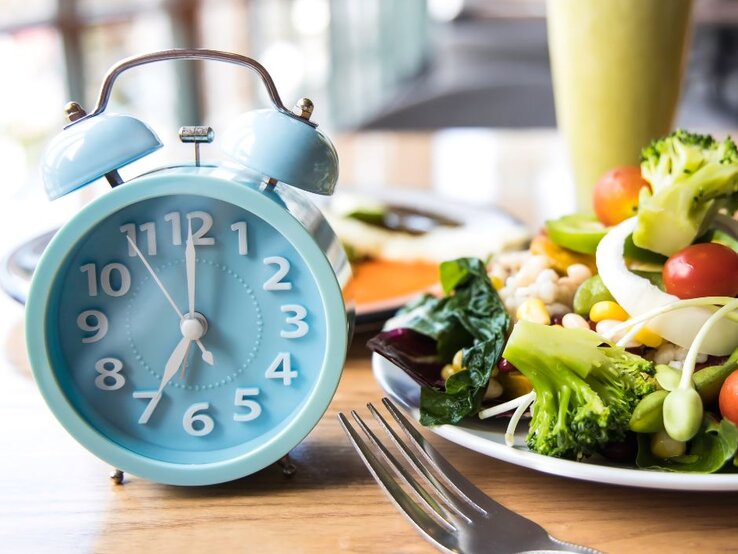 Intervallfasten abnehmen: Studie räumt mit dem Mythos auf