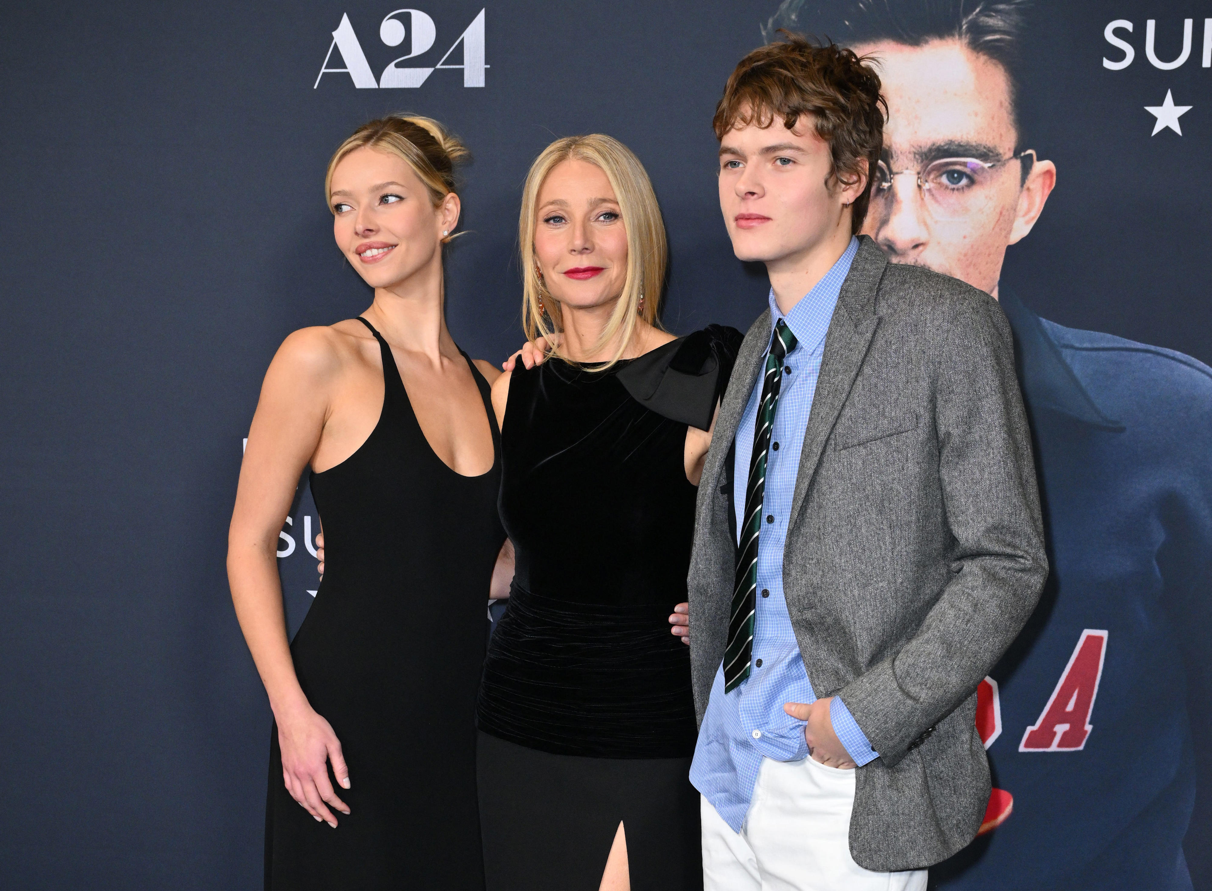 Gwyneth Paltrow's daughter Apple recreates mom's classic '90s look