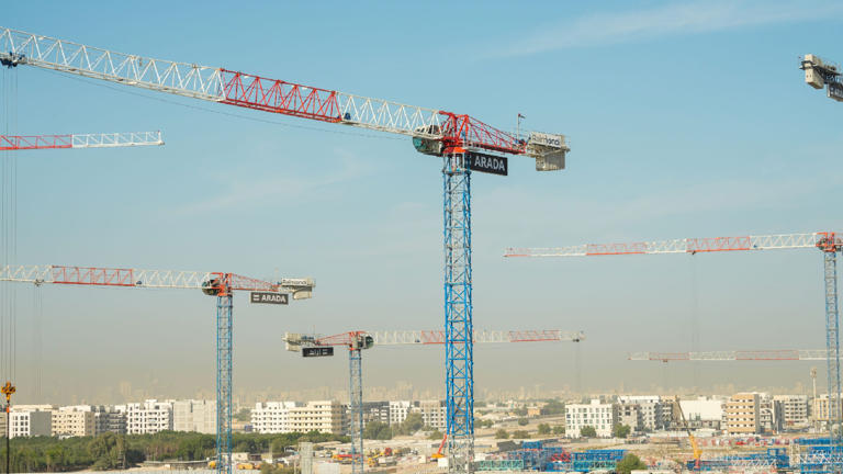 Raimondi installs six flat-top cranes for Arada’s megacity in Sharjah