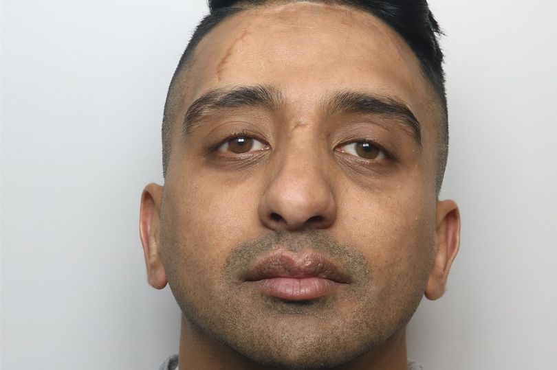 'Stupid' robber ordered shop worker 'call the police' at knife-point in ...