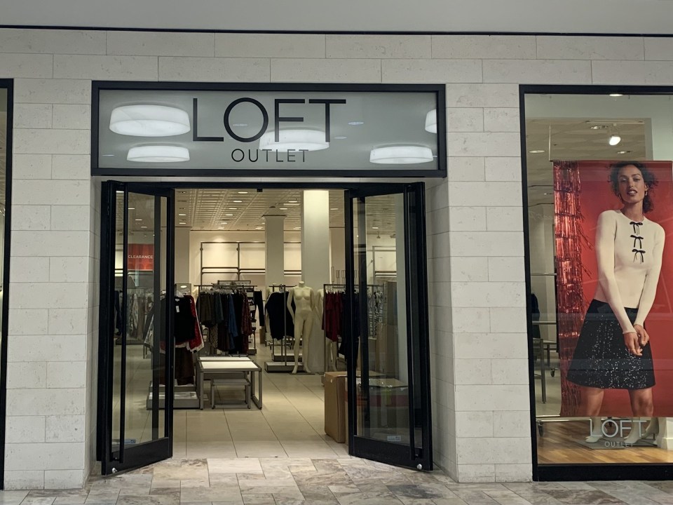More stores closing in Charleston Town Center Mall