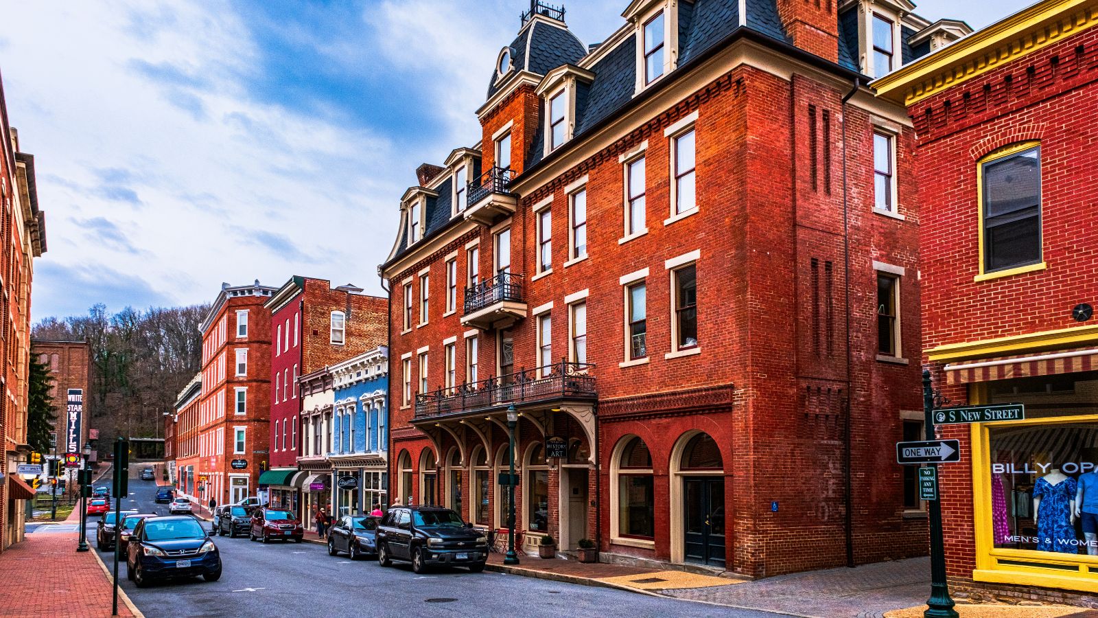 This small Virginia city between two mountain ranges survived the Civil ...