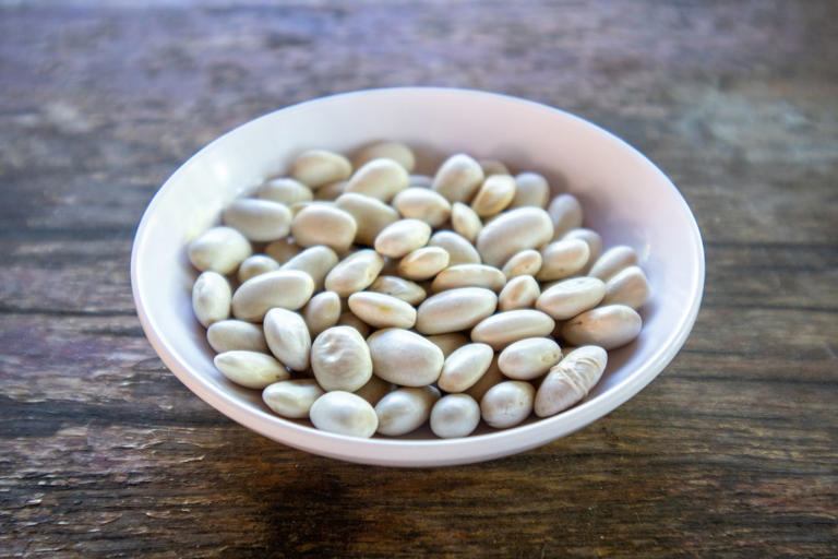 5 foods with more fiber than chia seeds
