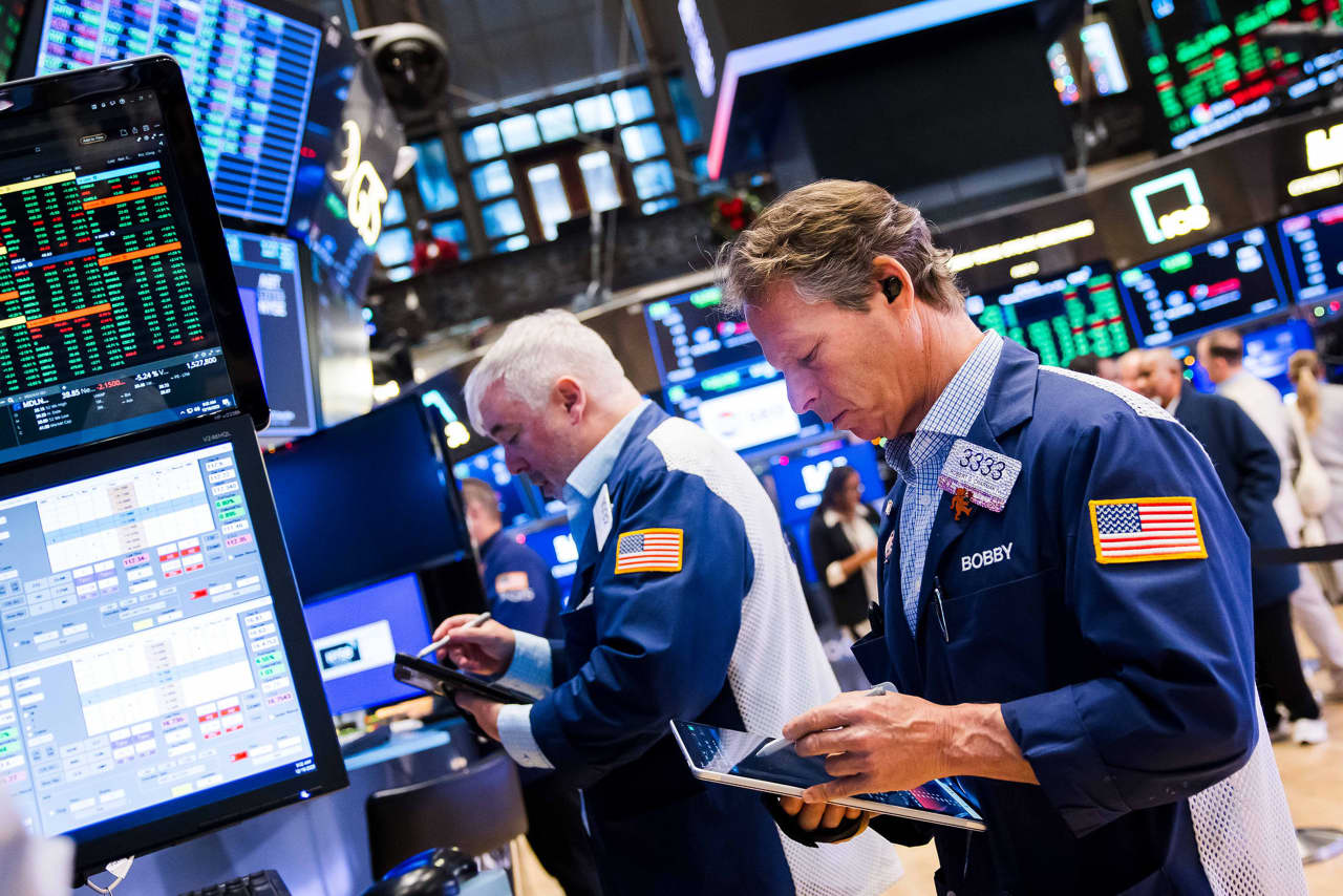 Stock futures steady, oil falling after Venezuela tumult