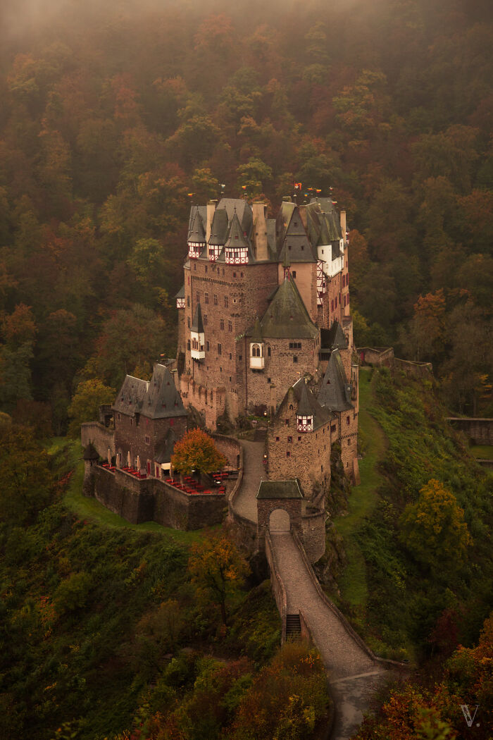 I capture the most beautiful castles around the world (35 pics)