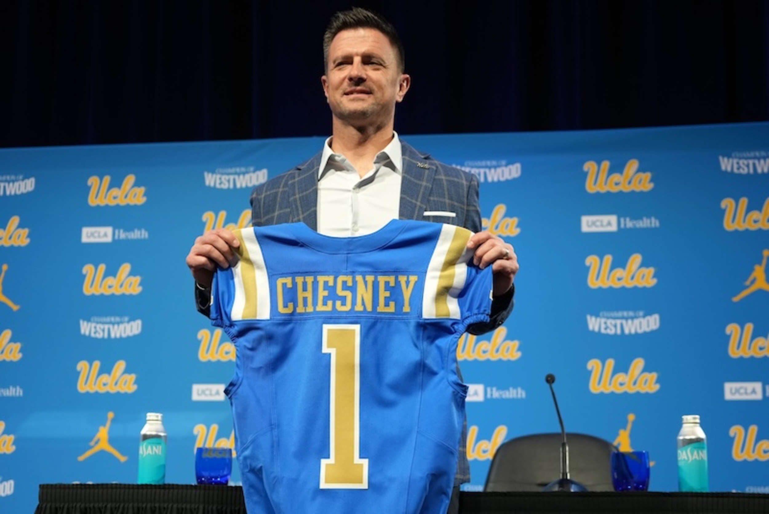 Dave Roberts 'challenged' Bob Chesney before UCLA hired new football coach