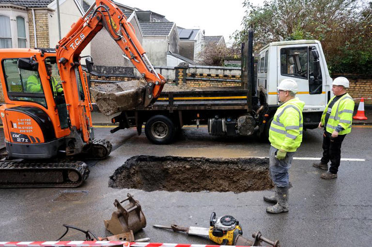 New sinkhole appears on busy road days after another one was repaired