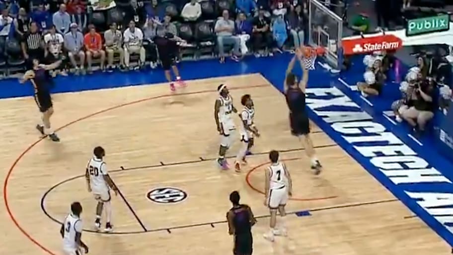 7'9'' Florida Gators center makes NCAA history with emphatic dunk
