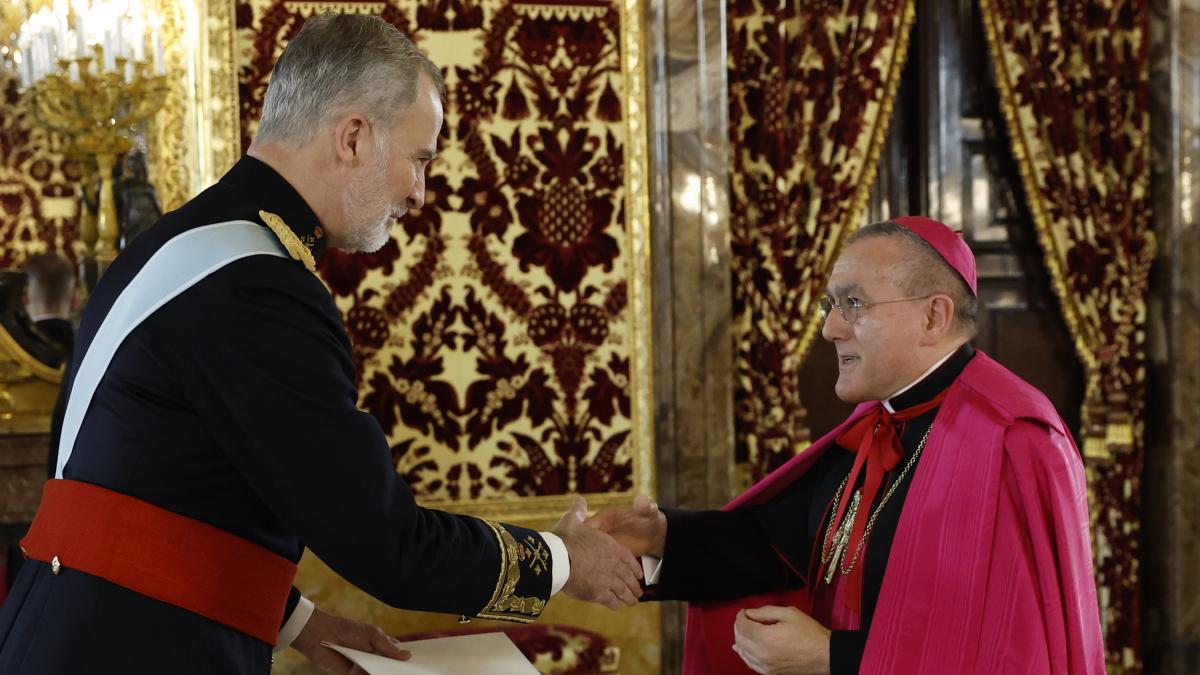 El nuevo nuncio del Vaticano presenta sus credenciales ante el Rey