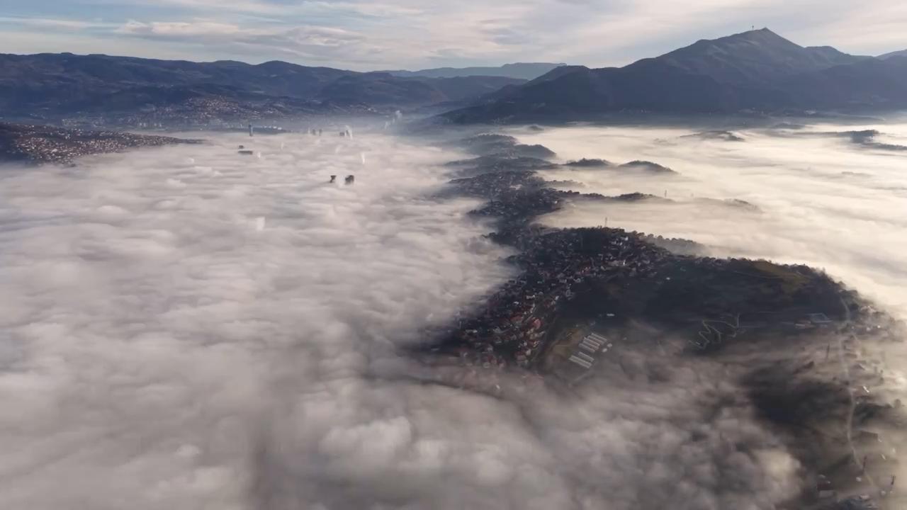 Schools told to keep children inside as polluted fog envelops Bosnian ...