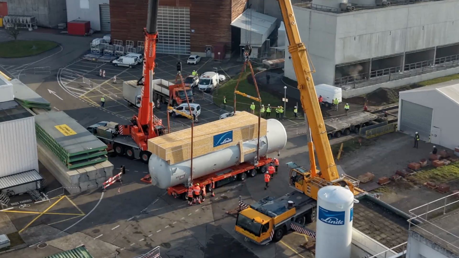 World’s largest cryogenic fridge for particle physics gets giant cold ...