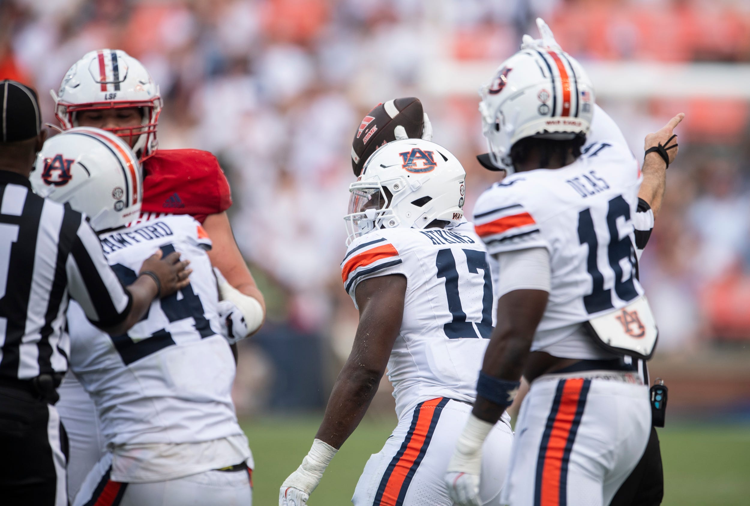 Auburn LB Xavier Atkins announces return for 2026 season