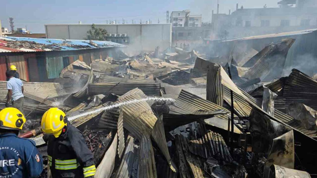 Fire accident | కార్మికుల షెడ్లలో మంటలు.. భారీ శబ్ధాలతో పేలిన వంట ...