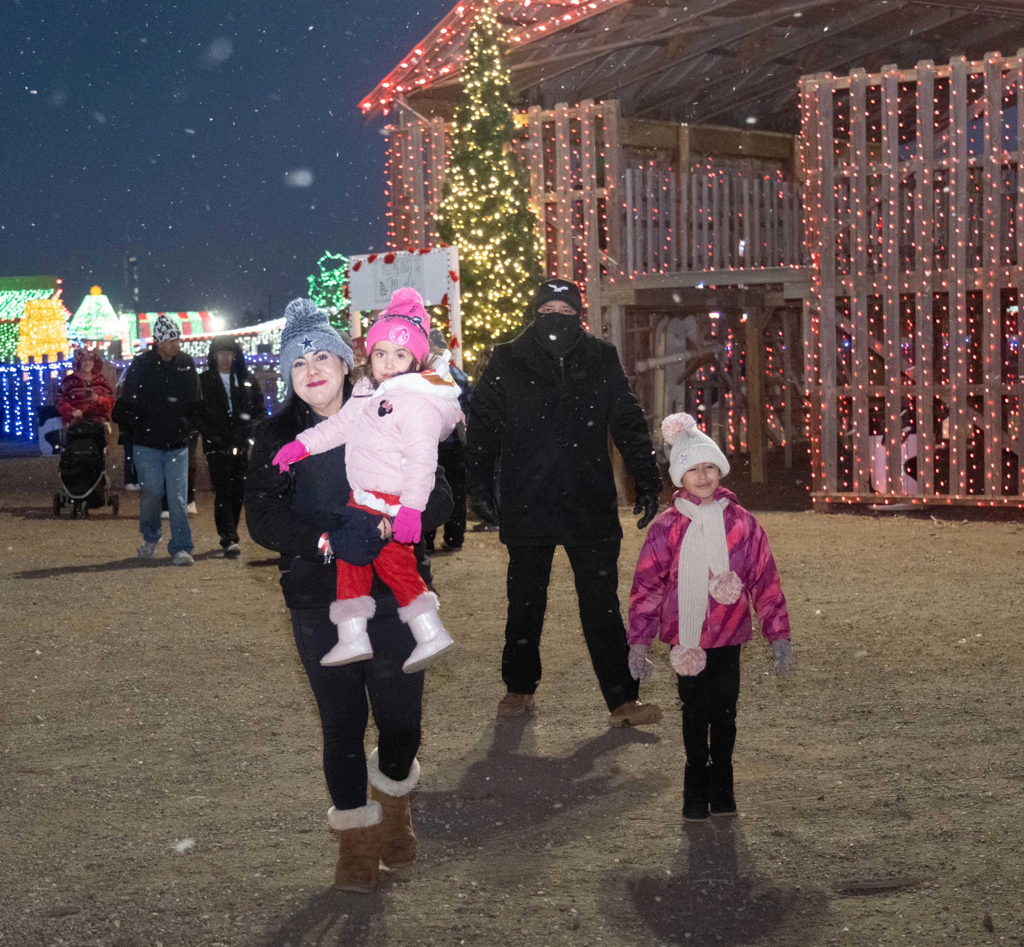 Maxwell’s holiday lights now open nightly through Dec. 23