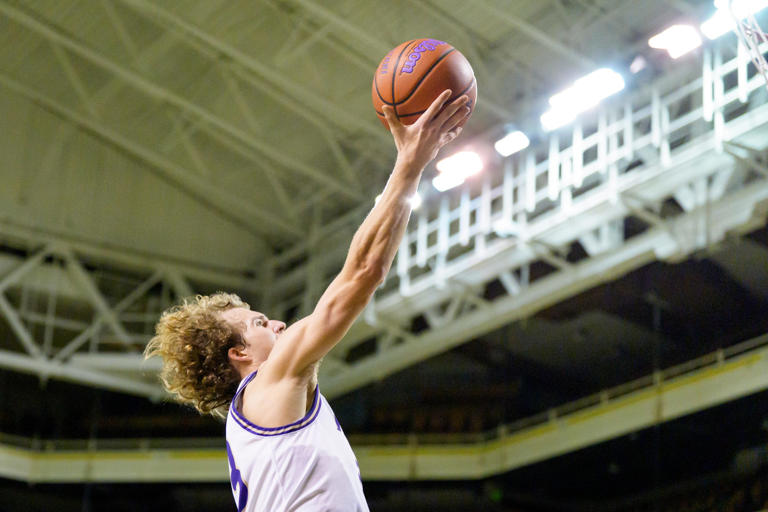 Elmira basketball player wins Register-Guard boys athlete of the week