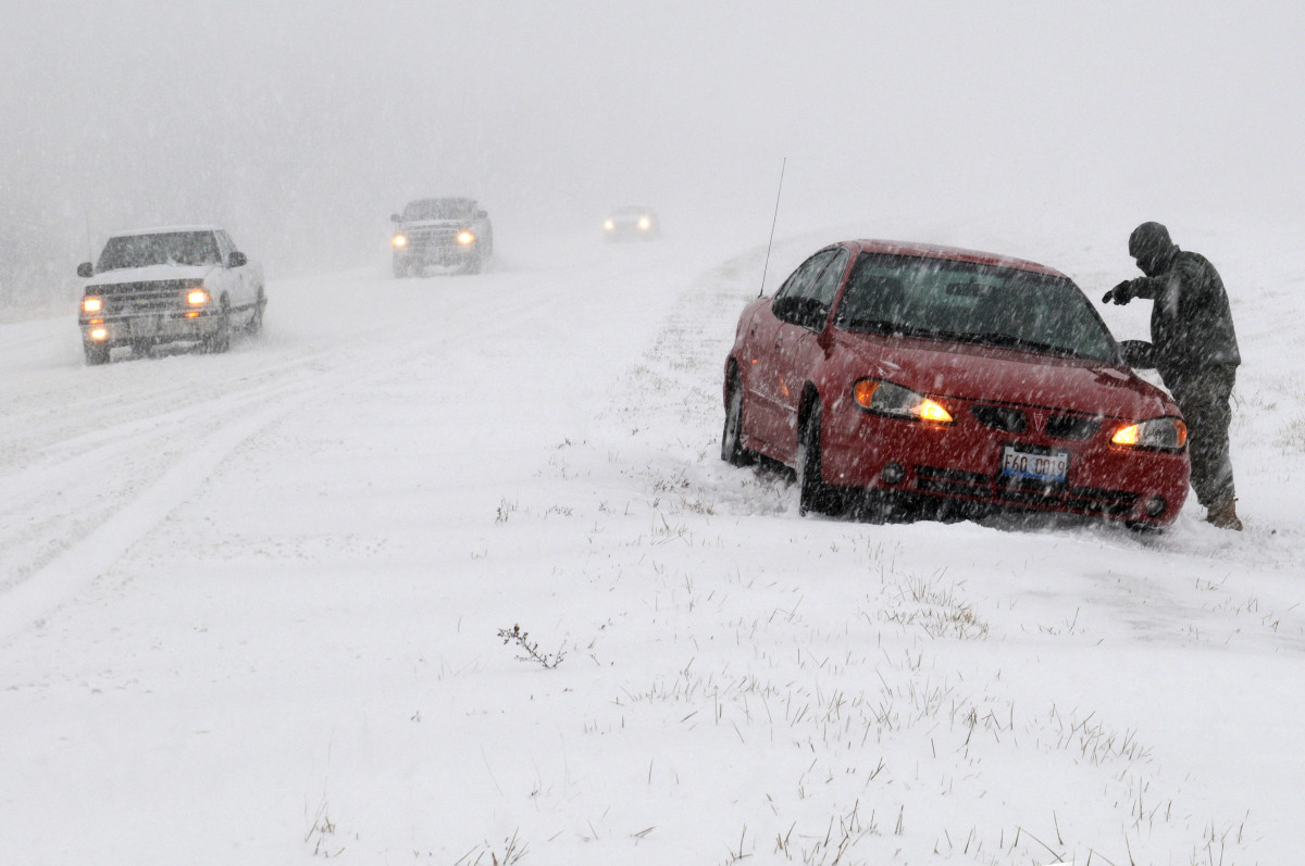 Winter storm warning as 10–20 inches of snow fuel road trip panic—here ...