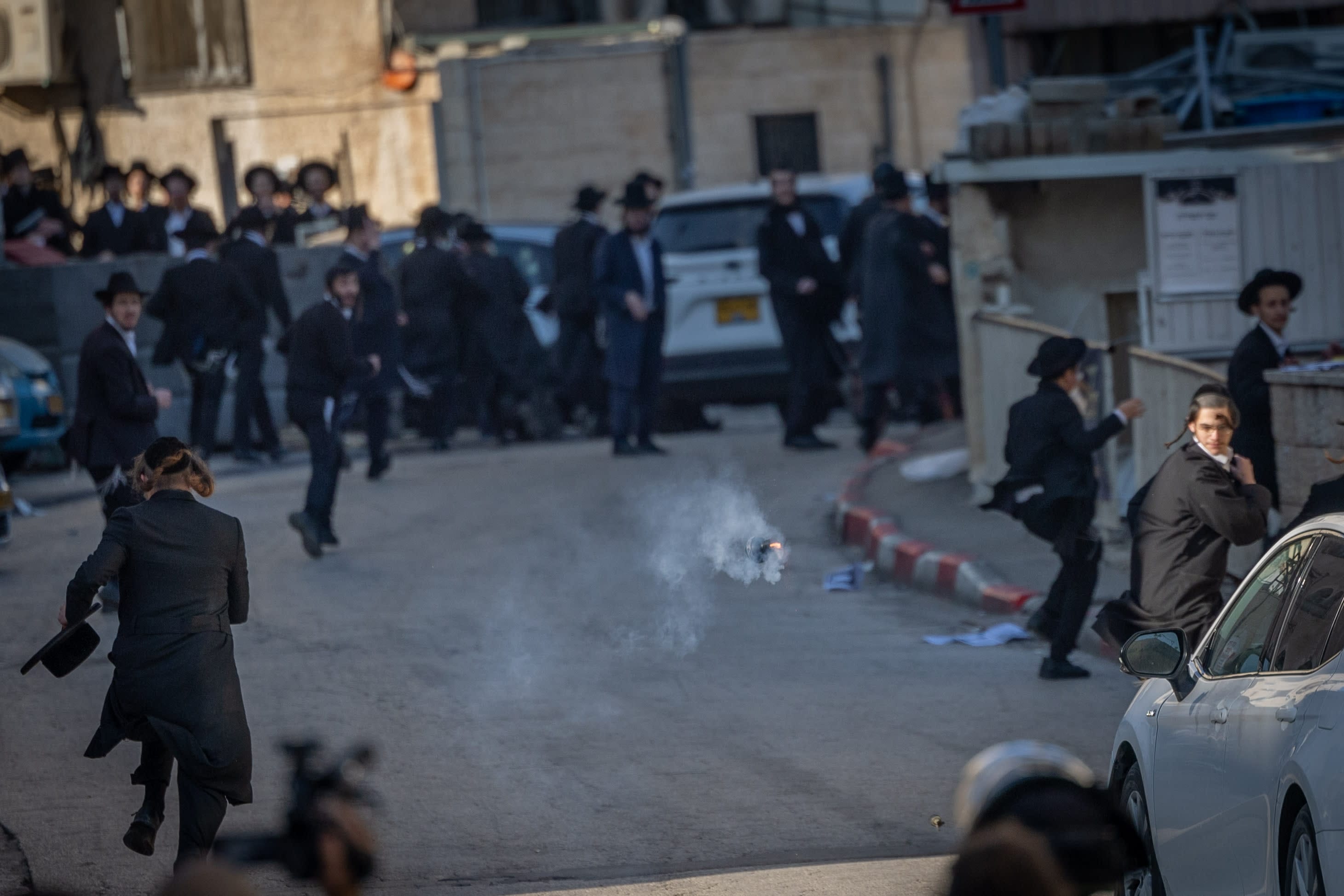 Haredi rioters hurl stones at bus carrying IDF soldiers in Jerusalem