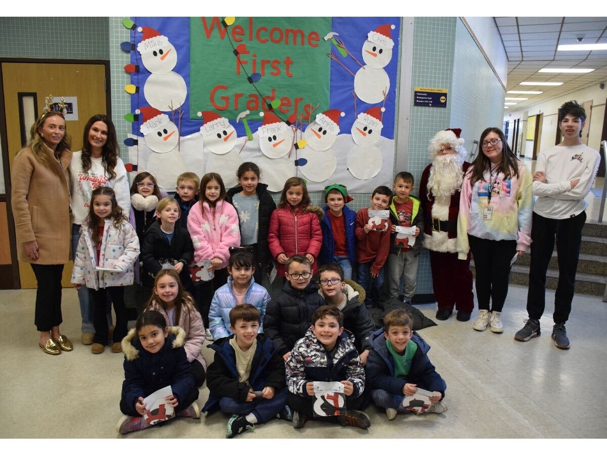 Ames students give elementary schoolers a tour of fully decked halls