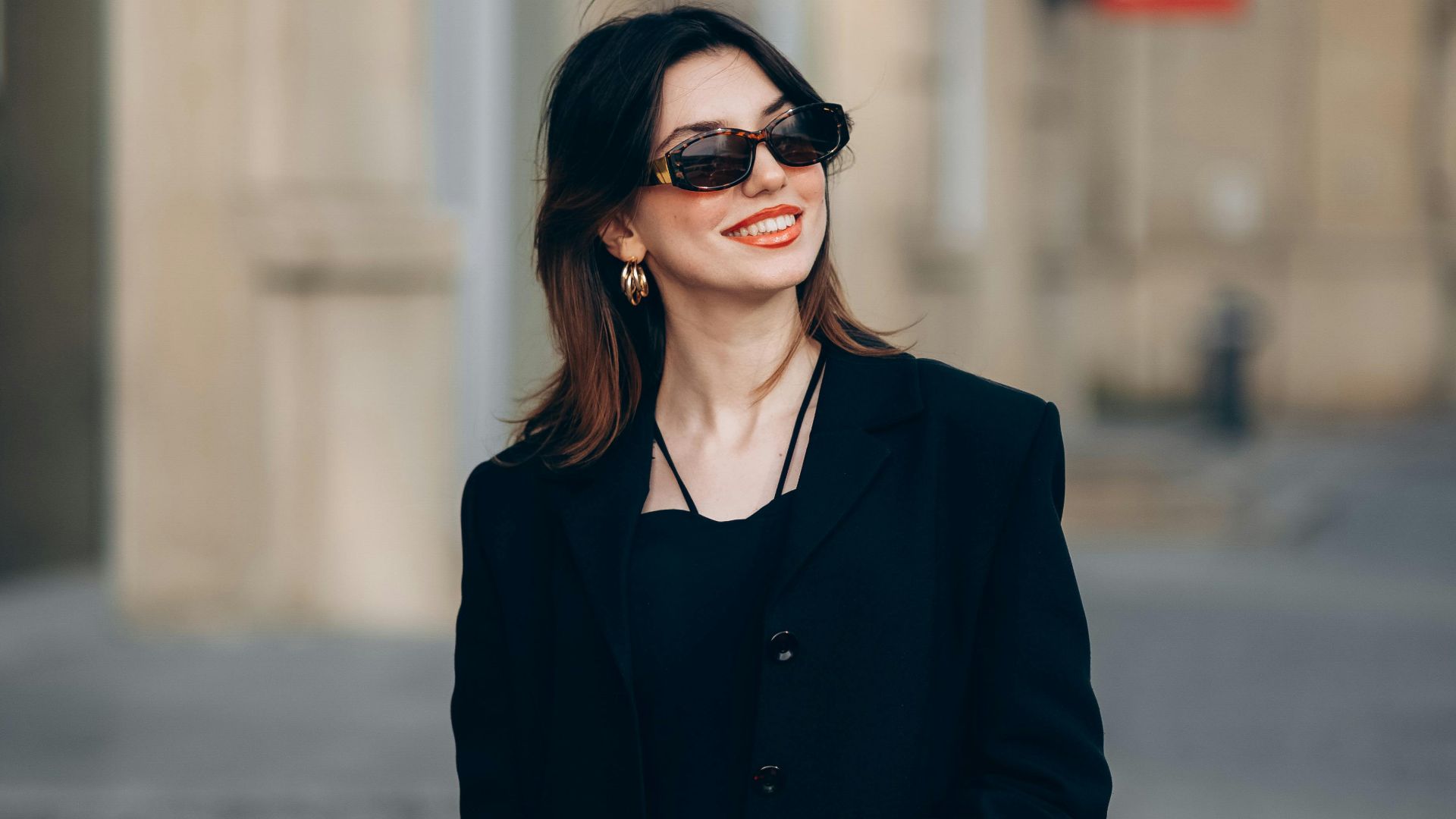 10 reasons black looks good with everything & 10 reasons it doesn’t
