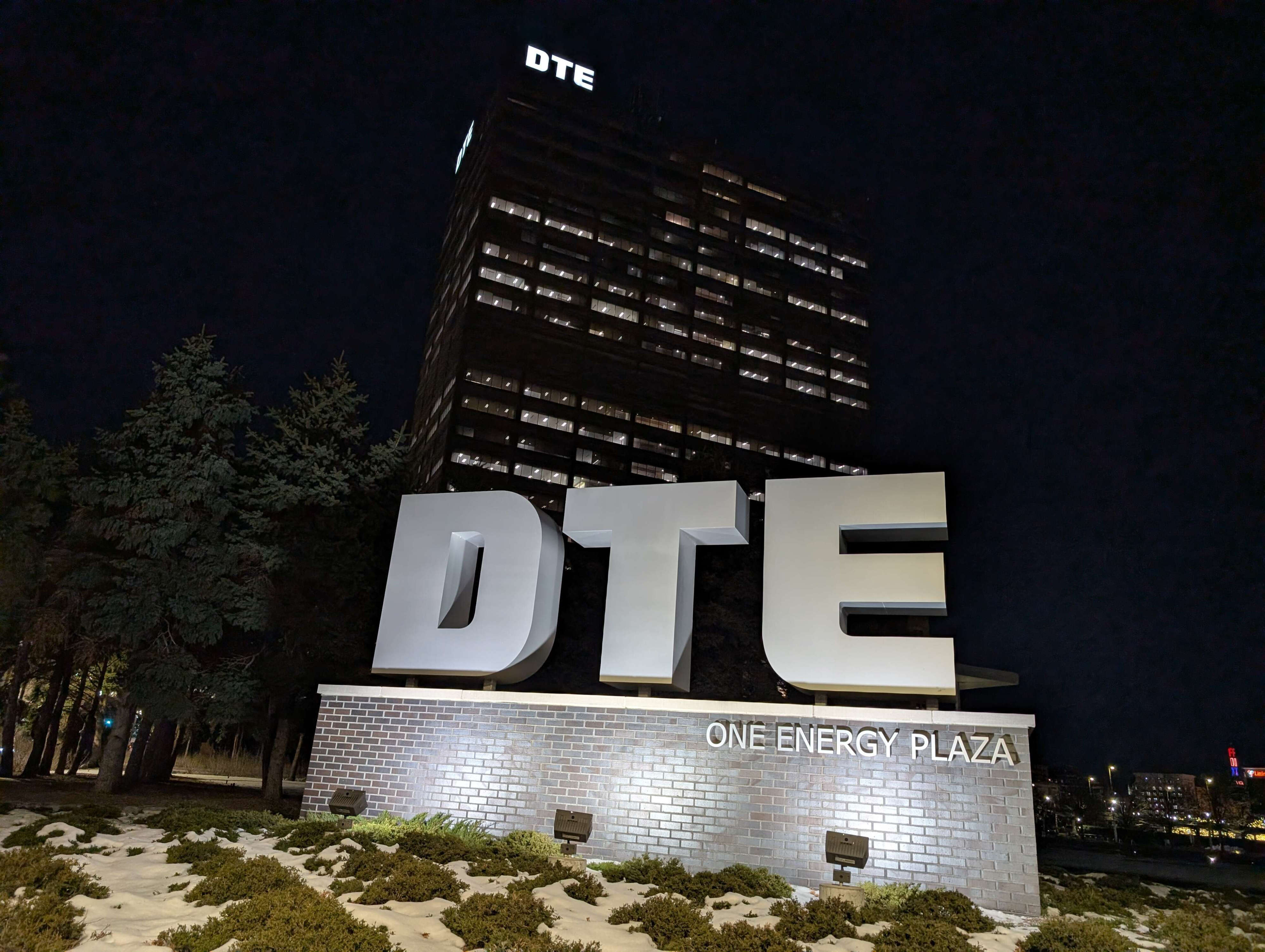 Michigan’s largest AI data center can move ahead after DTE wins key ...