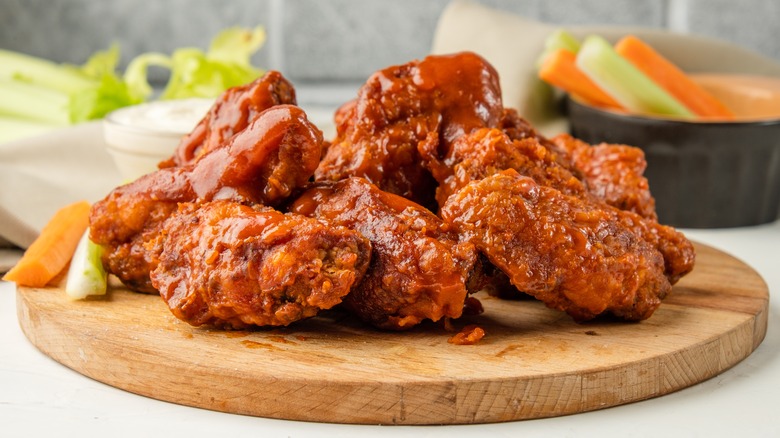 13 popular chicken wing chains, ranked worst to best