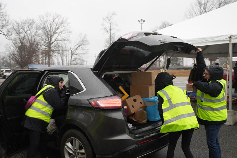 Manna Food Bank to serve 2,000 households to spread holiday cheer