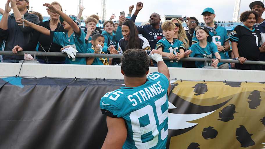 Fantasy football week 16 start 'em & sit 'em: AJ Barner vs. Brenton Strange