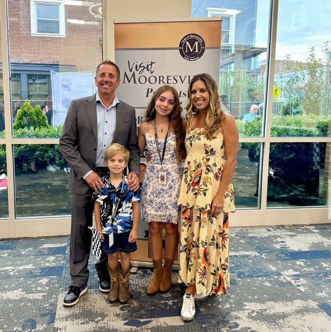 Community honors NASCAR great Greg Biffle, plane crash victims with ...