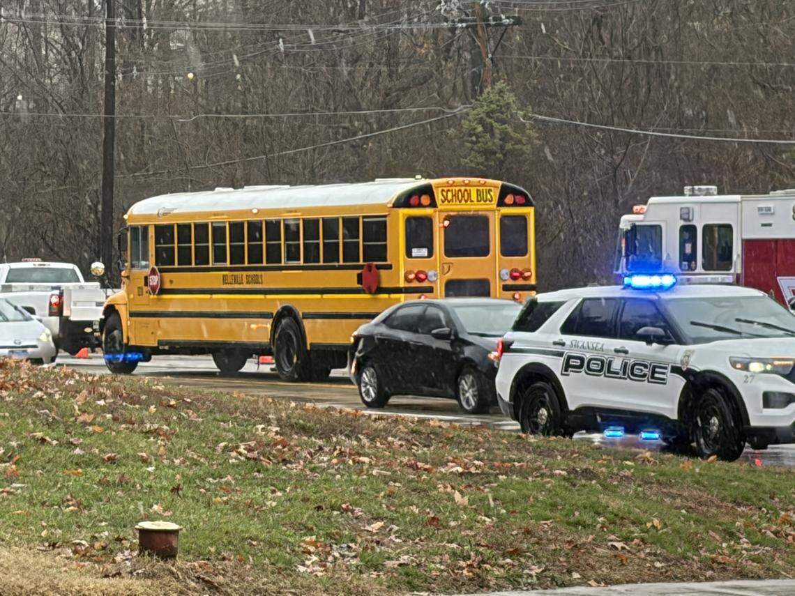 Minor collision involving Belleville school bus ties up Illinois 159 ...