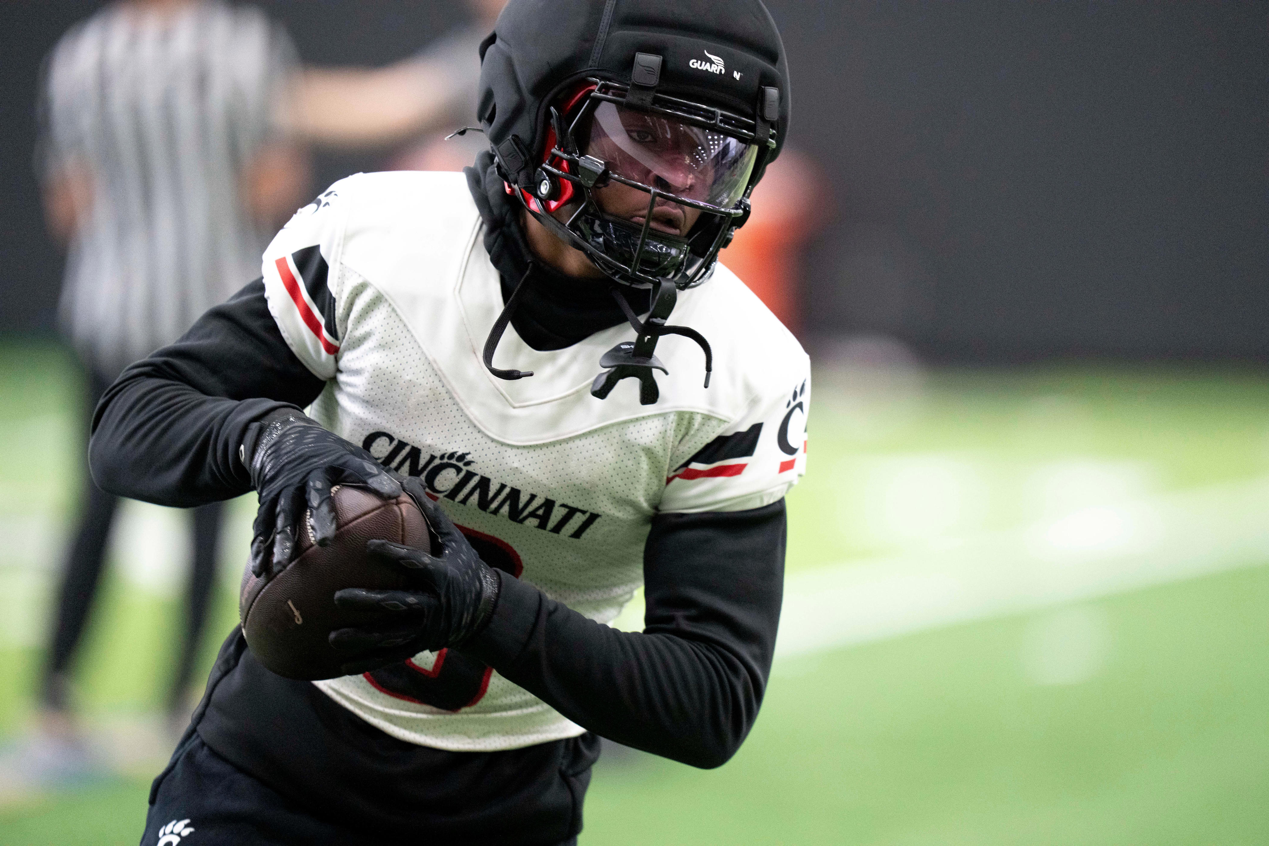 Florida football transfer tracker, UF lands commitments from Cincy ...