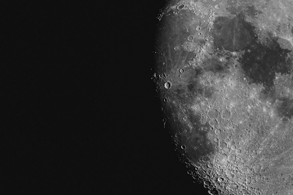 See the flash of a meteorite striking the moon in new video