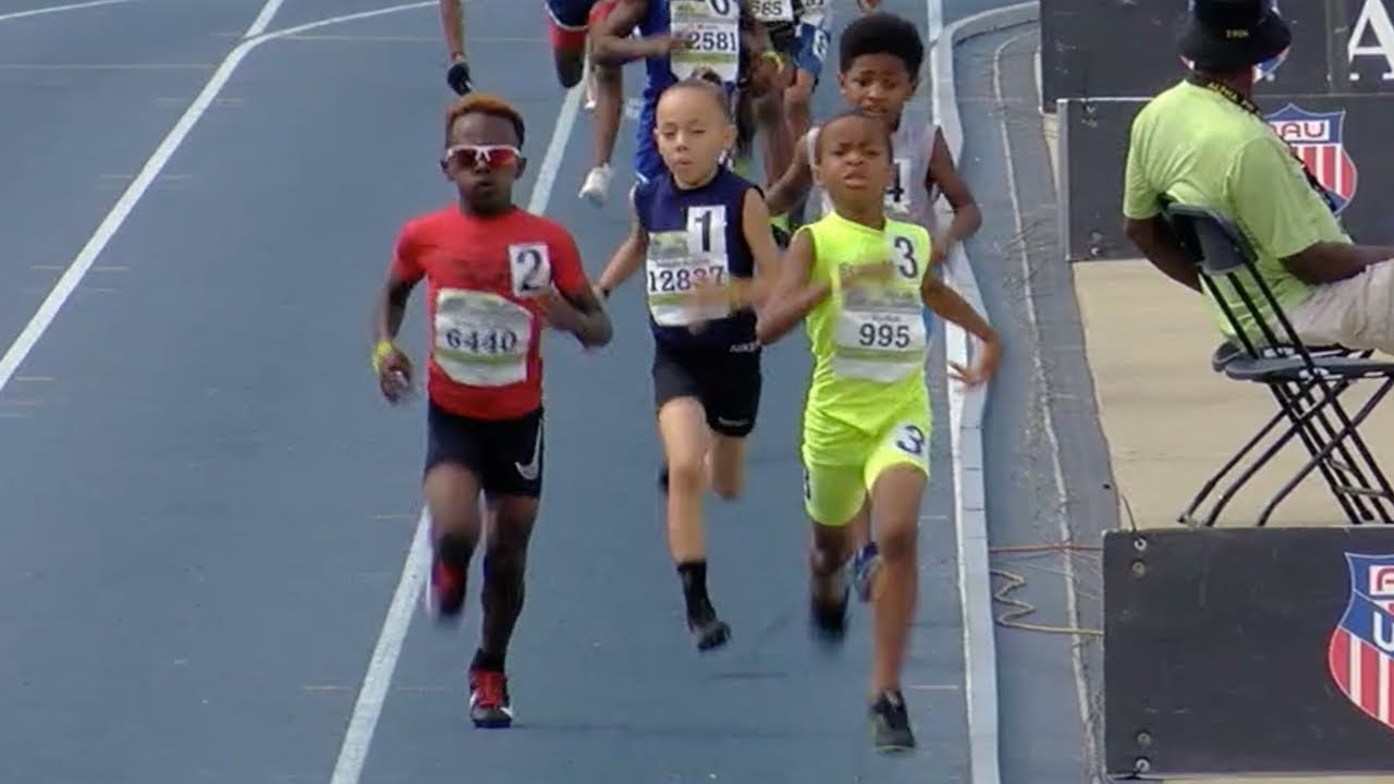 8-year-old drops monster 800m kick