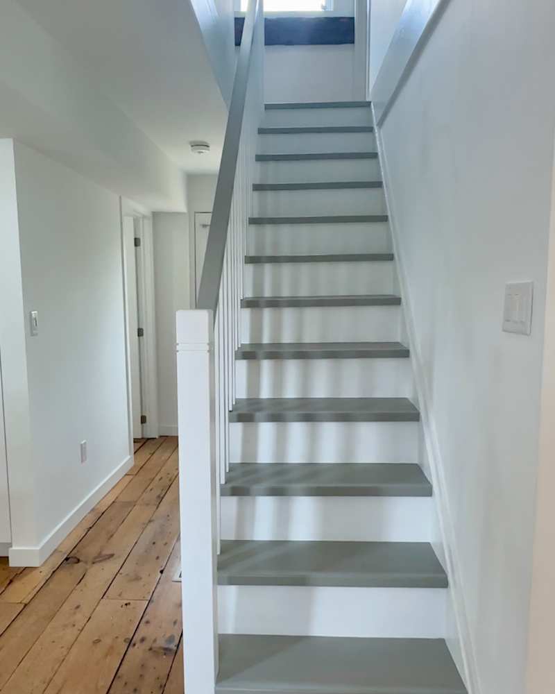 This entryway makeover uses a brilliant overlooked spot to display art