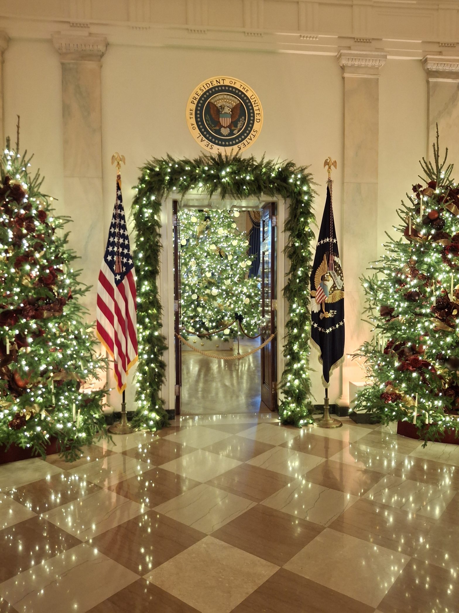 President Trump gives federal employees two extra days off for Christmas