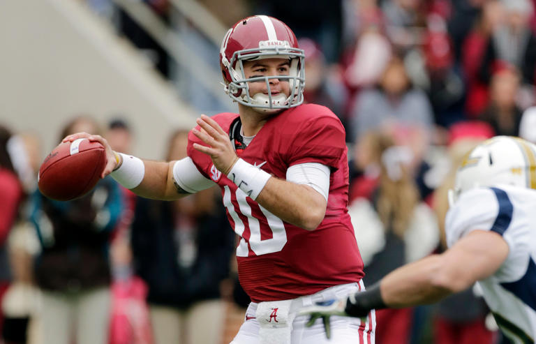 Former Alabama QB AJ McCarron named new Birmingham Stallions head coach