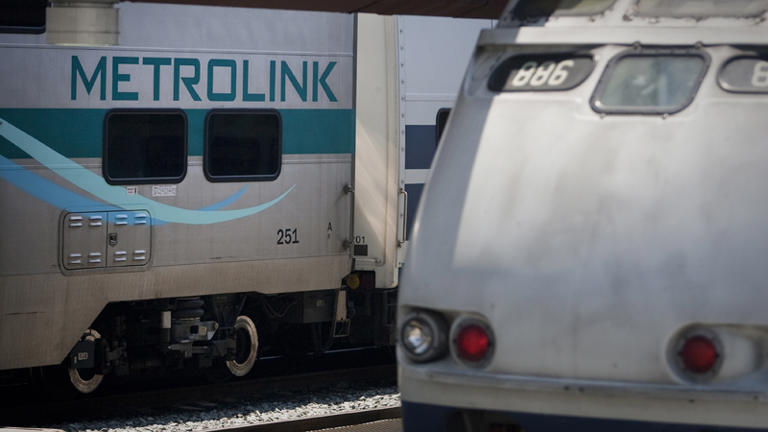 Metrolink offers $10 regional day pass for upcoming holiday travel