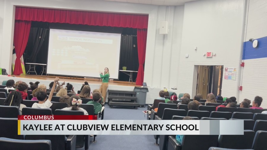 Kaylee visits 4th grade at Clubview Elementary