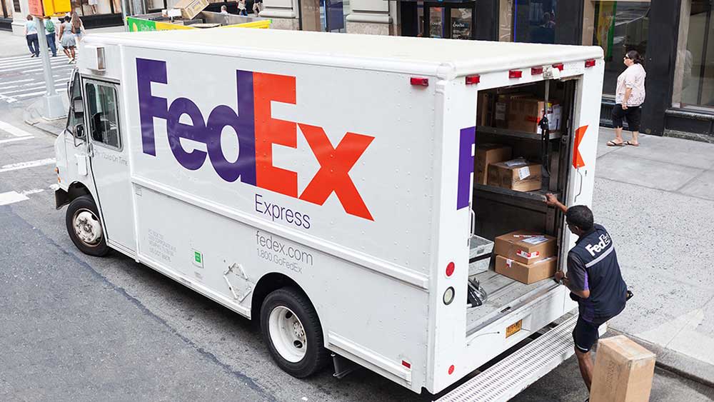 Why FedEx stock is falling despite earnings surprise and price target hikes