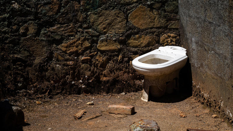 Why are solo basement toilets in old homes called Pittsburgh potties ...
