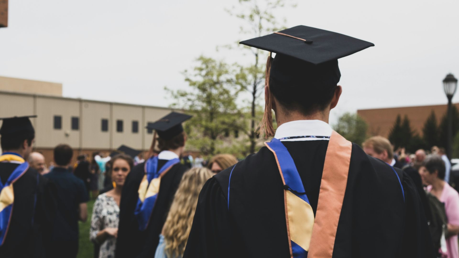 10 signs college isn't for you & 10 signs you need to go