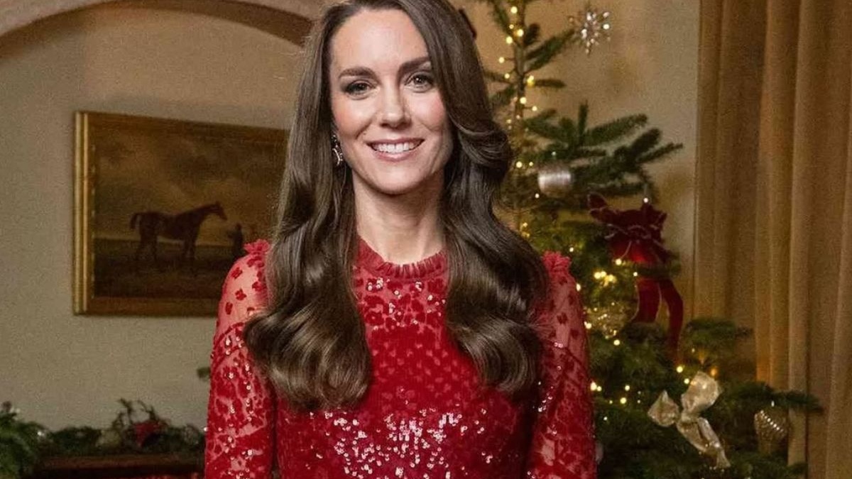 Ruby red dress and mother-of-pearl jewels: This was the most ...