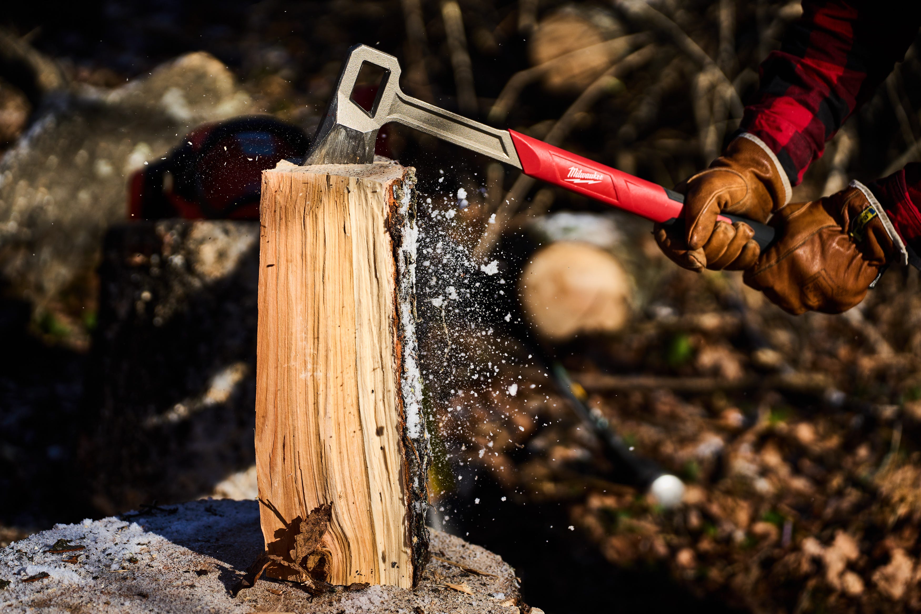 These splitting axes and mauls help you chop wood faster and more ...
