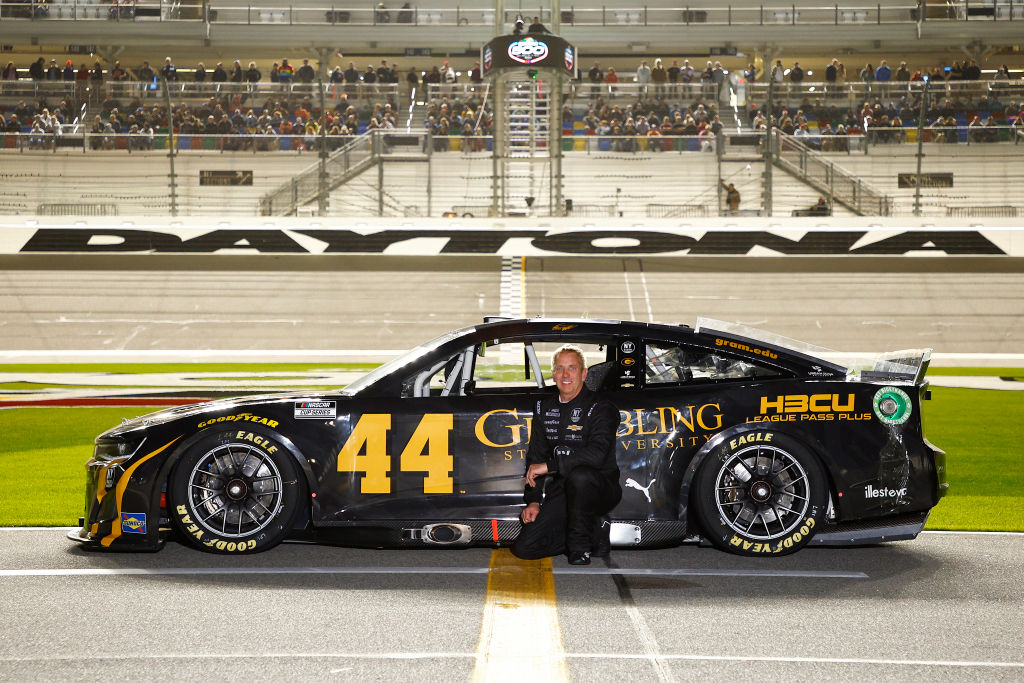 NASCAR’s Greg Biffle, family among dead in Statesville plane crash, Rep ...