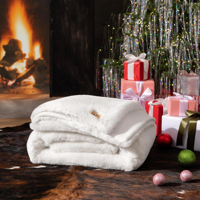 Ugg’s 'luxuriously soft' throw blanket is 46% off in 5 colors at Amazon ...