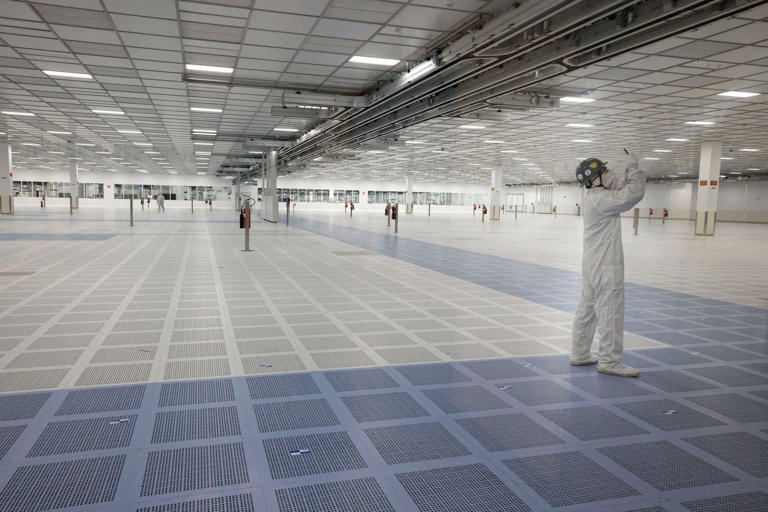 Texas Instruments opens first semiconductor factory at massive Sherman site