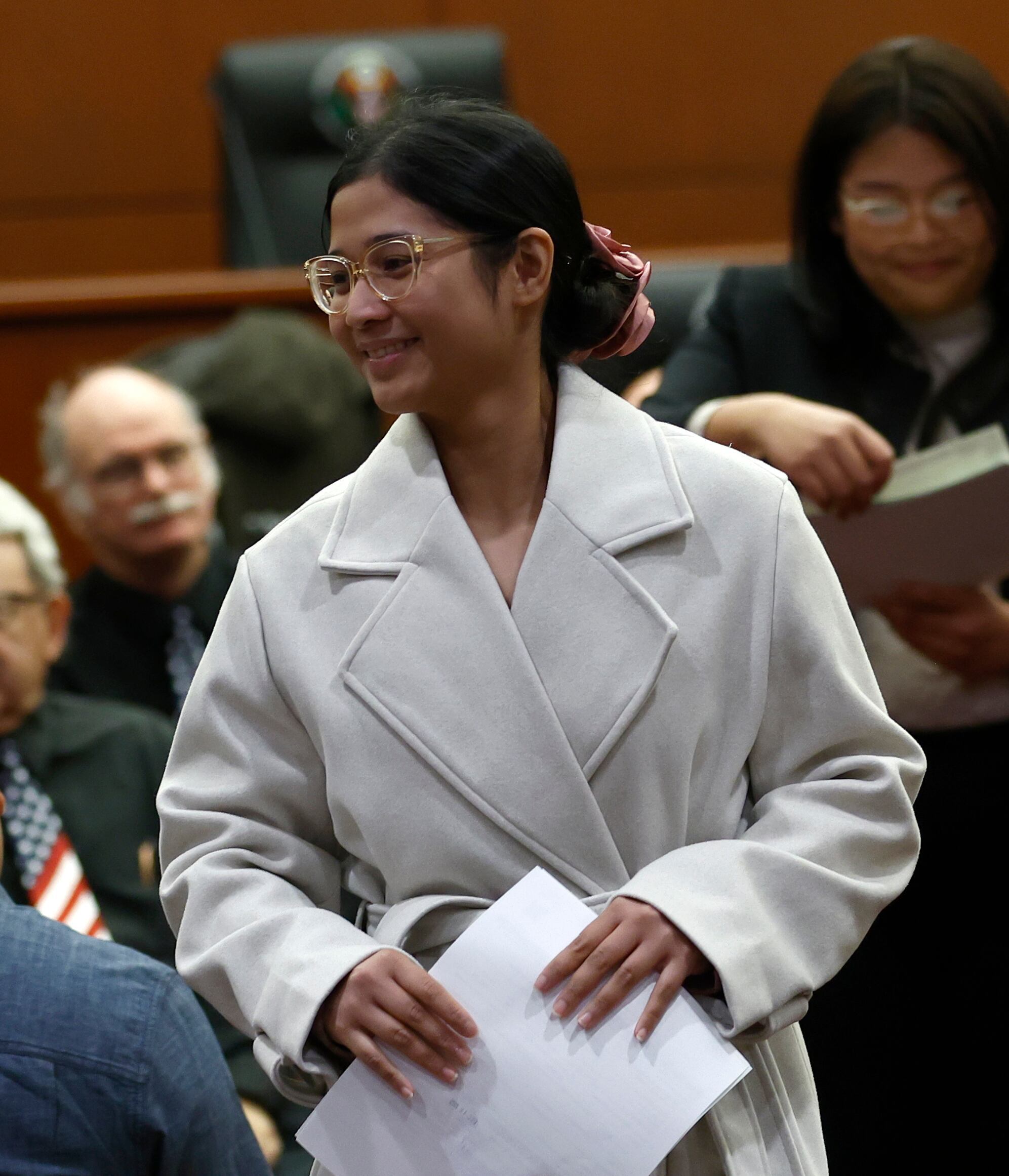 34 people from 19 nations become US citizens in emotional ceremony in ...