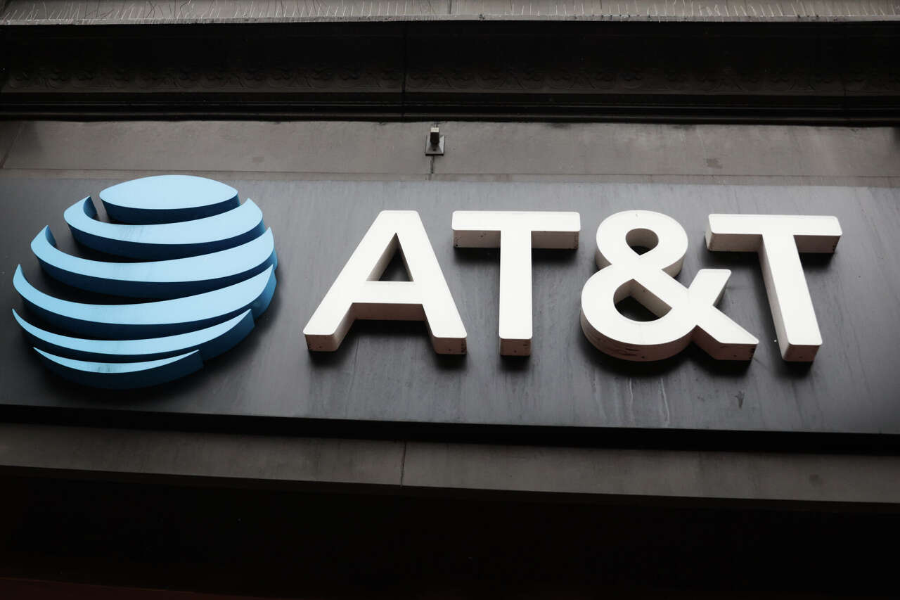 How to file a last-minute claim for up to $7,500 from AT&T's data ...