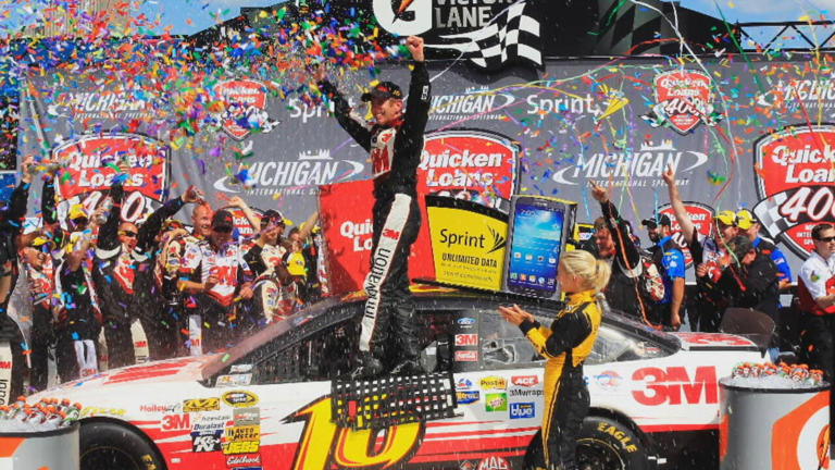 Community honors NASCAR great Greg Biffle, plane crash victims with ...